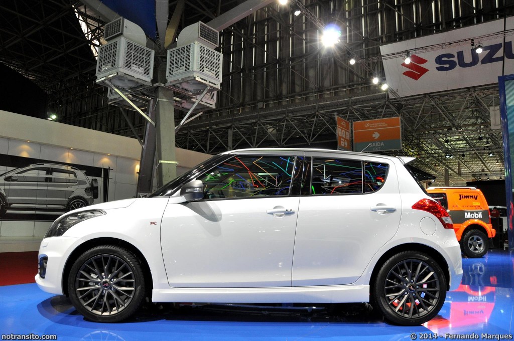 Suzuki Swift Sport R – No Trânsito