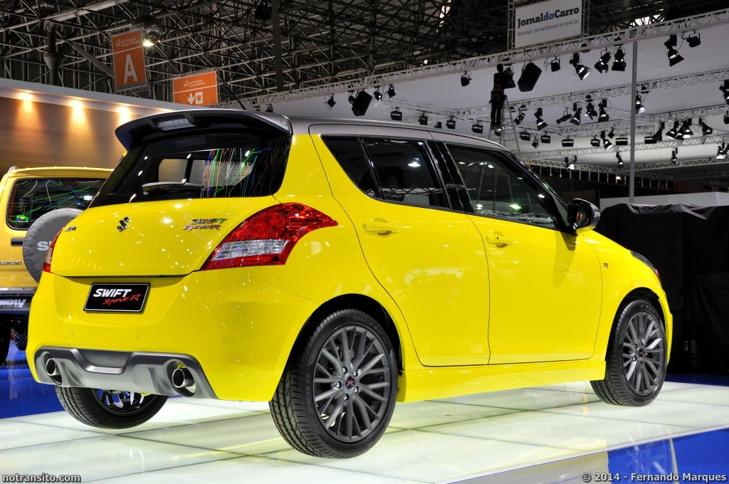 Suzuki Swift Sport R – No Trânsito