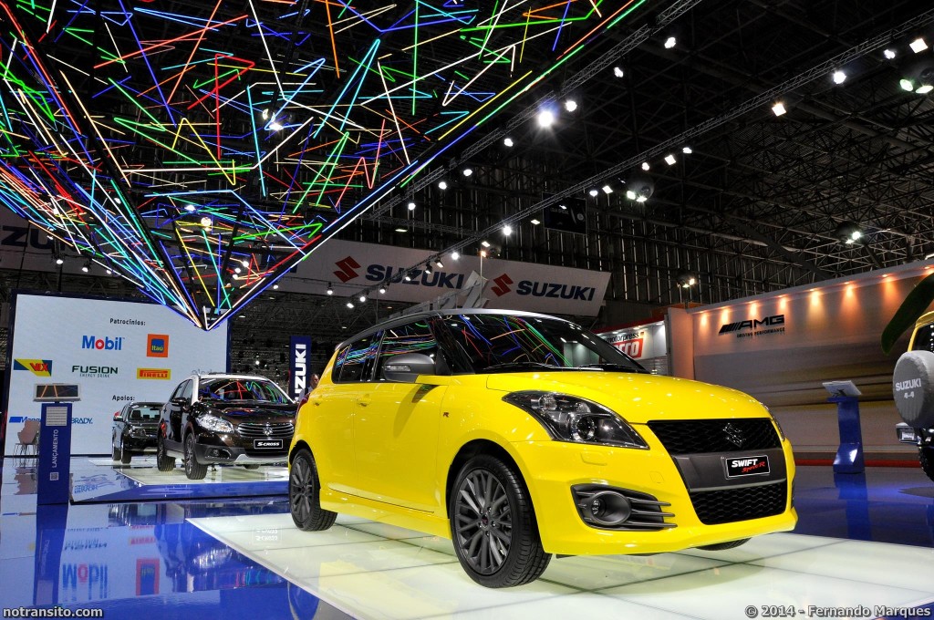 Suzuki Swift Sport R – No Trânsito