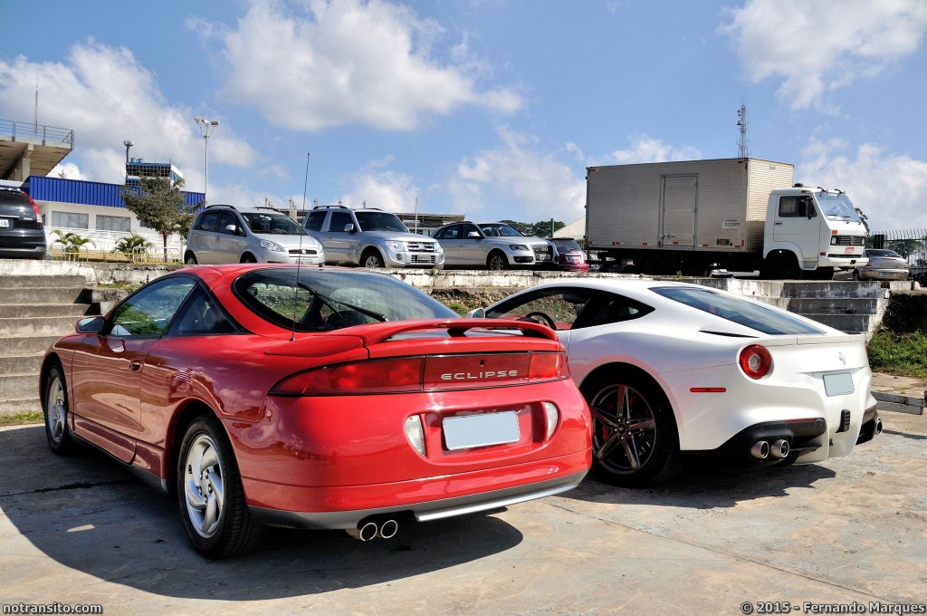 Ferrari F12berlinetta & Mitsubishi Eclipse GS – No Trânsito